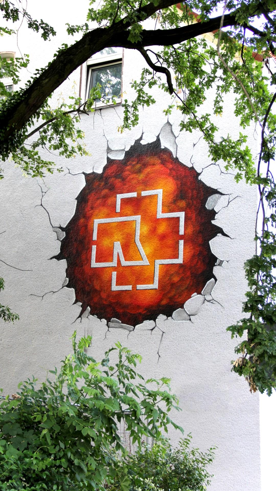 Paul Landers visits Sponk’s Rammstein facade - SPONK ART